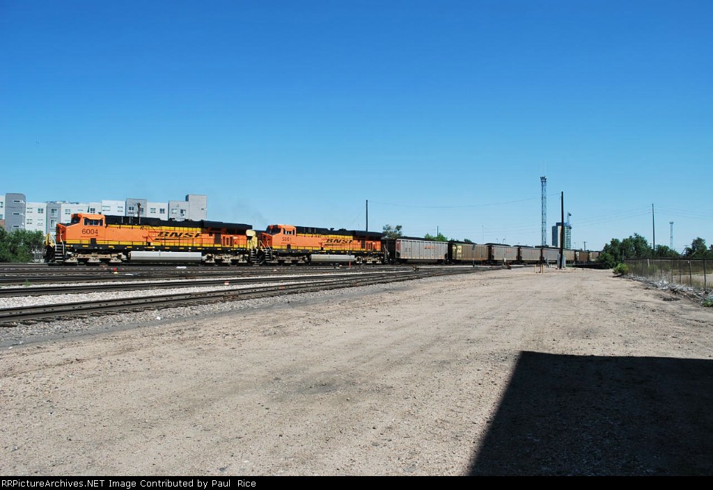 BNSF 6004 & BNSF 5861 Moving Coal South